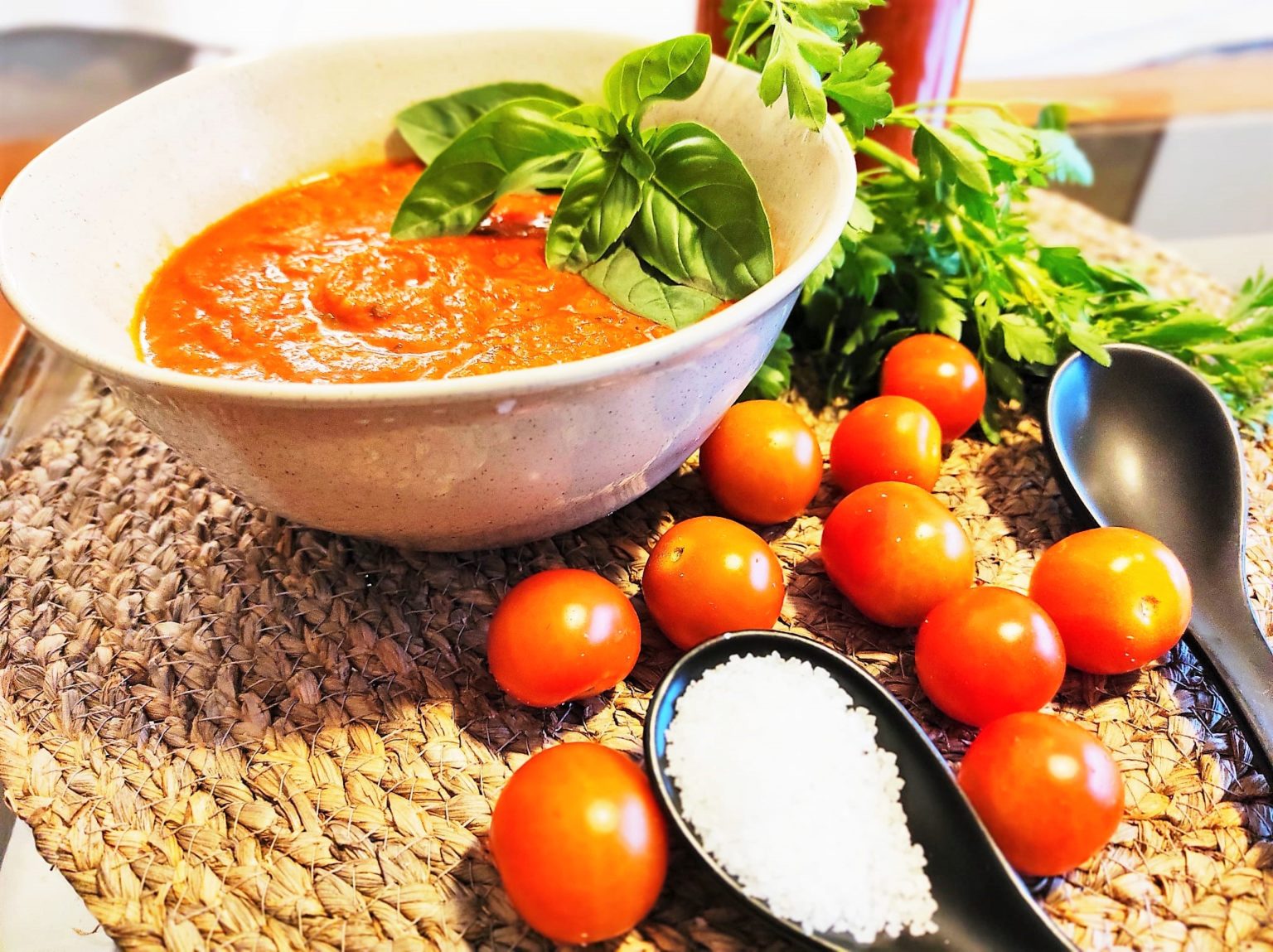 Salsa de tomate frito casero con tomates cherrys y albahaca – Cocina ...